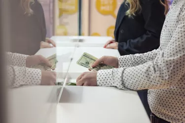 How to Take a Large Amount of Cash out of a Bank Account | Sapling