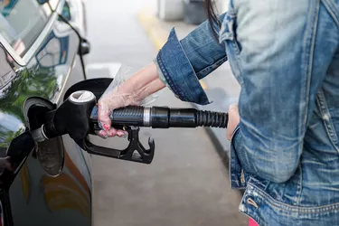How to Use Credit/Debit Cards at the Gas Pump | Sapling
